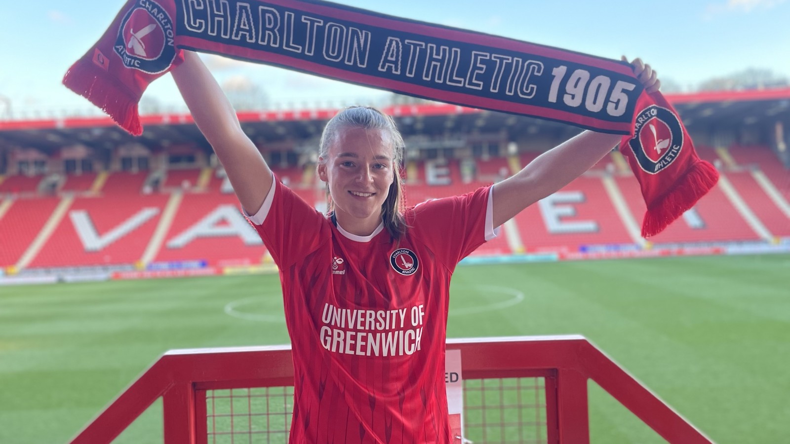 Jorja joins the women - CAST